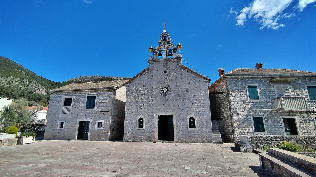Katolik kiliseleri Церковь Святого Антония Падуанского, Tivat, foto