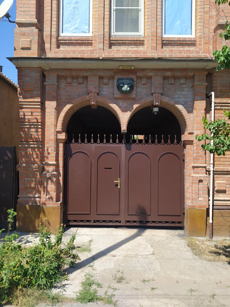 Sanat atölyeleri Yug-Khudozhestvennaya kovka, Taganrog, foto