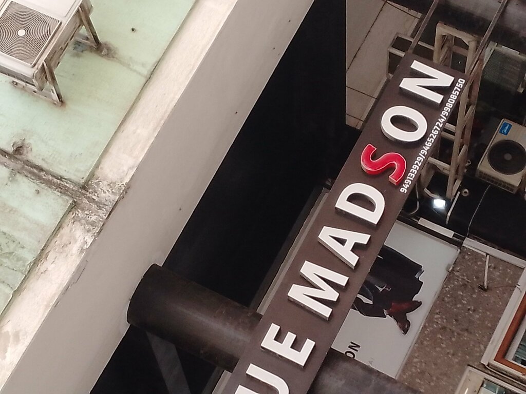 Giyim mağazası Madson, Loanda, foto