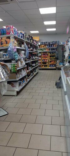 Süpermarket Magnit, Novgorodskaya oblastı, foto