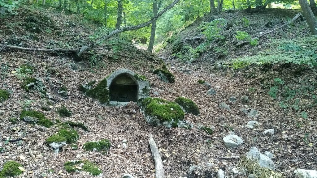 Pınar, çay Spring, stream, Kırım Cumhuriyeti, foto