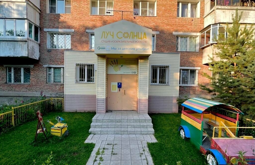 Sanat okulları Ray of the sun, Omsk, foto