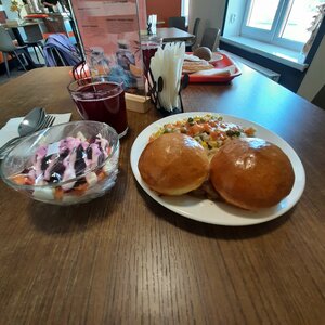 Cafe Old Pier (Sovetskaya ulitsa No:2А, Nevyansk), kafe  Nevyansk'tan