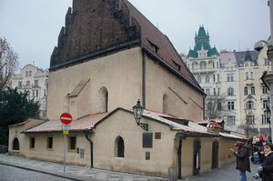 Eski-Yeni Sinagog (Prague, Červená), sinagoglar  Prag'dan