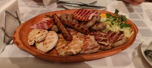 Serbskaya Taverna (Bankovskiy Lane No:4), kafe  Yekaterinburg'dan
