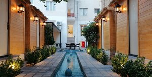 Tehran Heritage (No. 22, Kamal-ol-Molk, Baharestan sq, Тегеран, Тегеран, Иран), pansiyonlar, hosteller  Tahran'dan