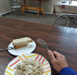 Пельменная Сары Чет (ulitsa E. Yaimova No:29, selo Besh-Ozek), kafe  Altay Cumhuriyeti'nden