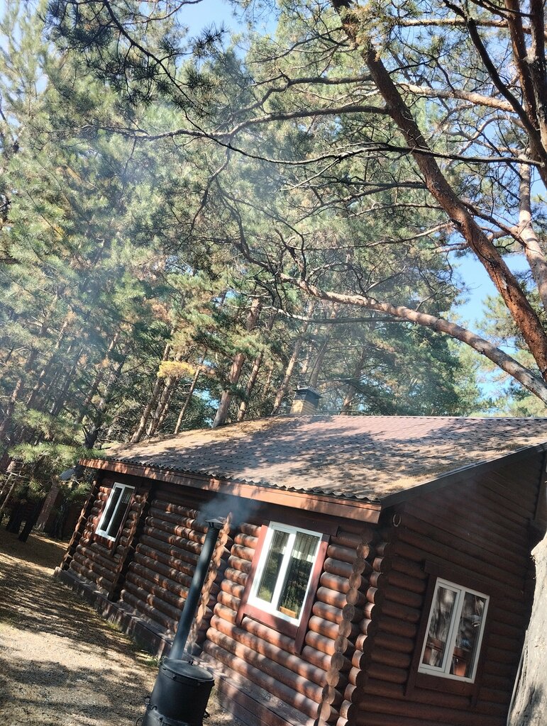 Resort oteller, tesisler V gostyakh u Fortuny, Krasnoyarski krayı, foto