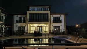 Guest house Tavrika (Киевская улица No:34Б, село Миндальное, СНТ Солнечная Долина), otel  Kırım Cumhuriyeti'nden