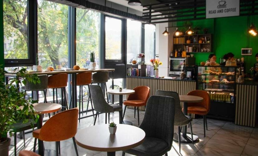 Kahve dükkanları Read and coffee, Almatı, foto