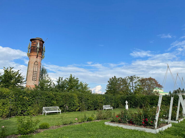 Turistik yerler Фундамент оранжерей усадьбы Марьино, Saint‑Petersburg ve Leningradskaya oblastı, foto