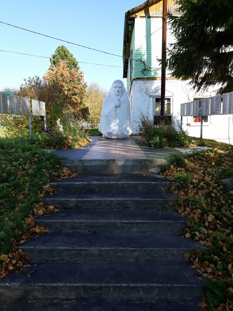 Anıt, heykel Ждущая мать, Komi, foto