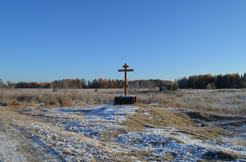Şapel, haç anıtı Поклонный крест на месте церкви Рождества Богородицы, Arhangelskaya oblastı, foto