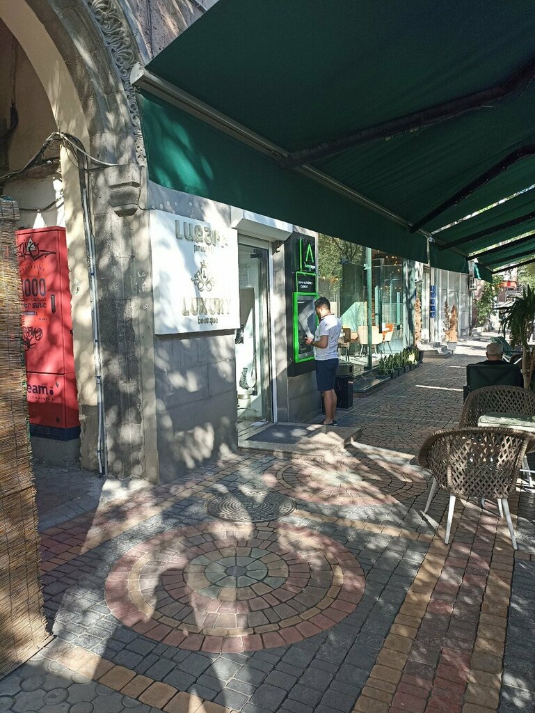 Giyim mağazası Luxury, Erivan, foto
