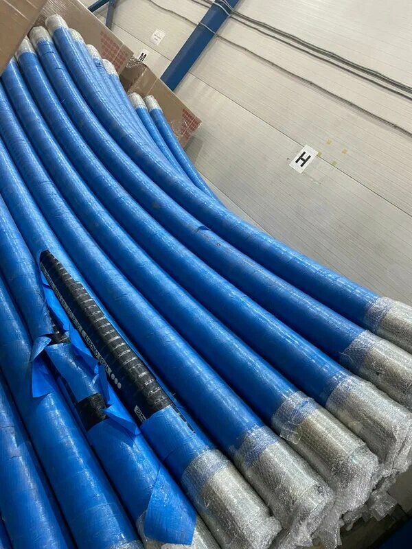 Kollar ve hortumlar H-point, Semey, foto