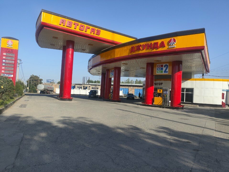 Benzin istasyonu Azs Pamir - Alay, Oş İli, foto