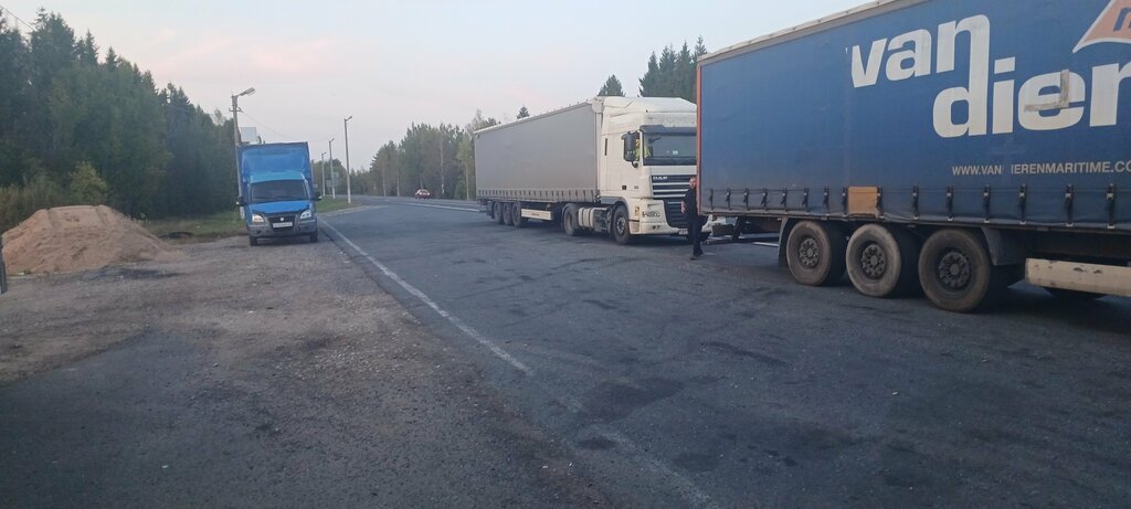 Yol kenarı dinlenme alanı Площадка для большегрузного транспорта, Yaroslavskaya oblastı, foto