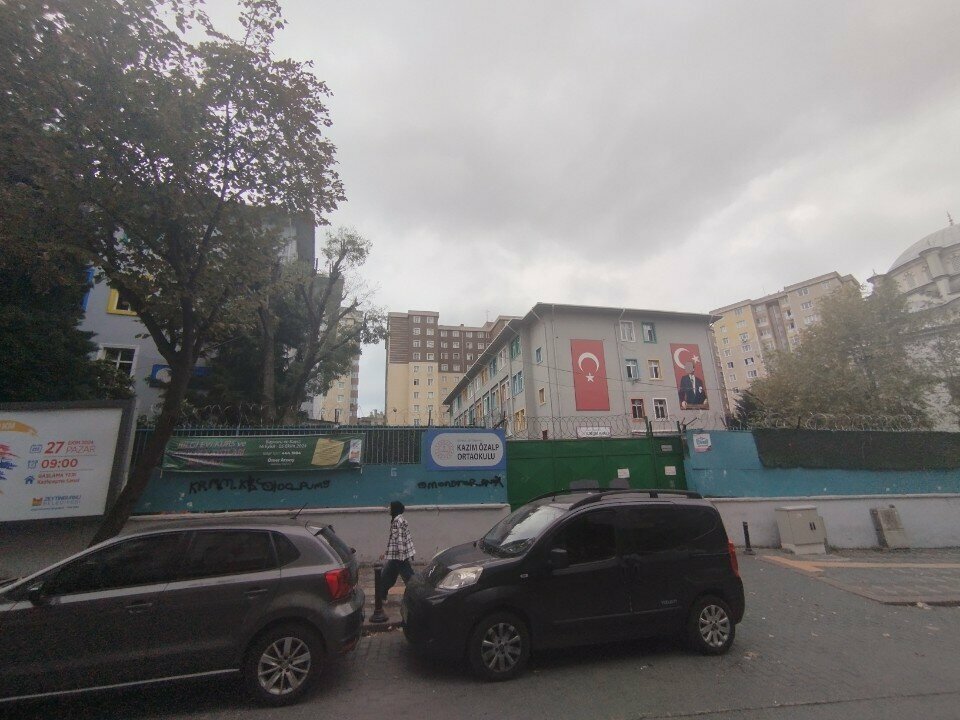 Ortaokul Kazım Özalp Ortaokulu, İstanbul, foto