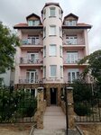 Villa Roza (Набережная улица No:7А, посёлок городского типа Коктебель), otel  Kırım Cumhuriyeti'nden
