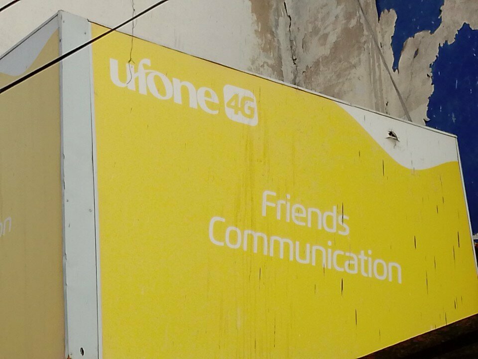 Cep telefonu aksesuarları Friends communication, Karaçi, foto