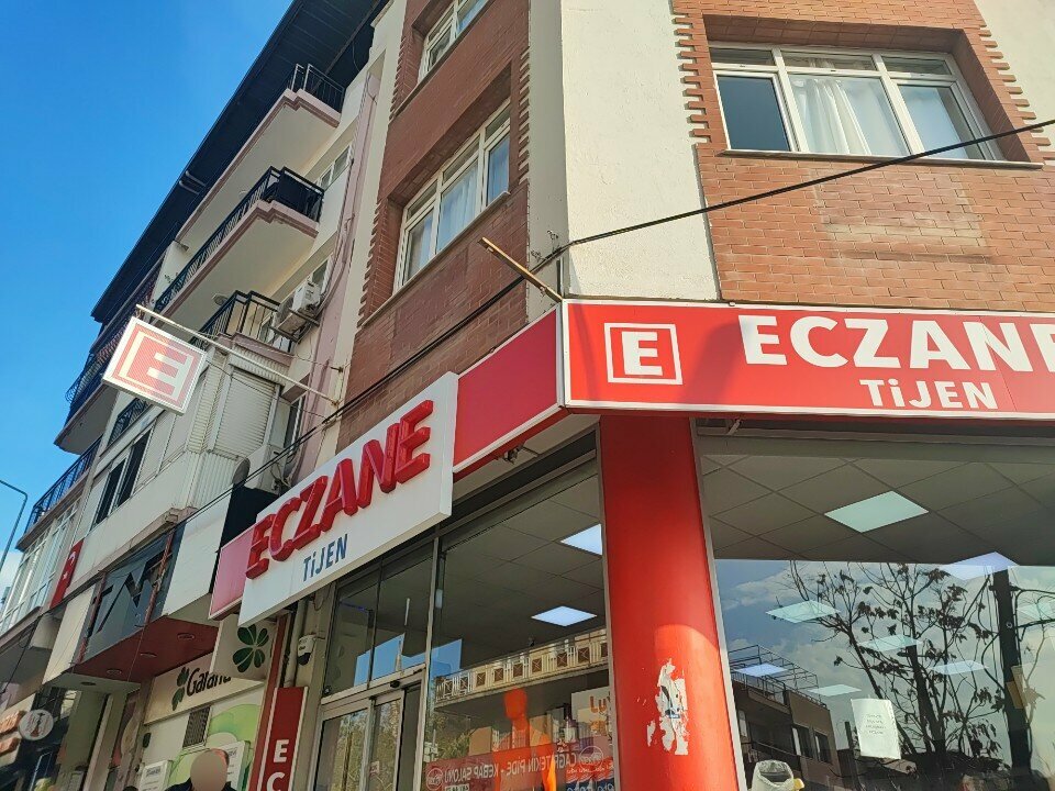 Eczaneler Tijen Eczanesi, İzmir, foto