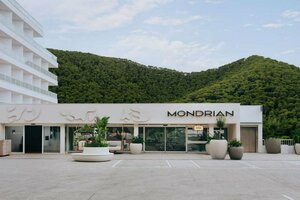 Mondrian Ibiza (Provincia de Islas Baleares, Santa Eulalia del Río, Cala Llonga, 20 Calle Atalaya), otel  Santa Eulalia del Rio'dan