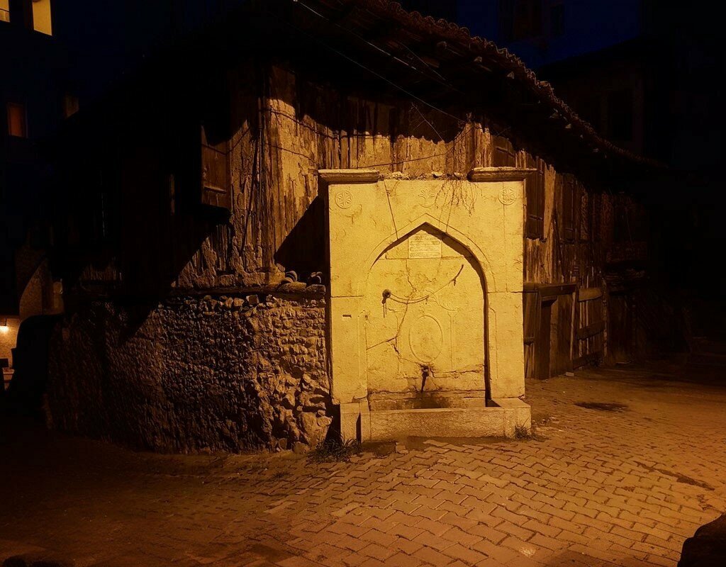 Turistik yerler Hacı Sare Hanım Çeşmesi, Safranbolu, foto