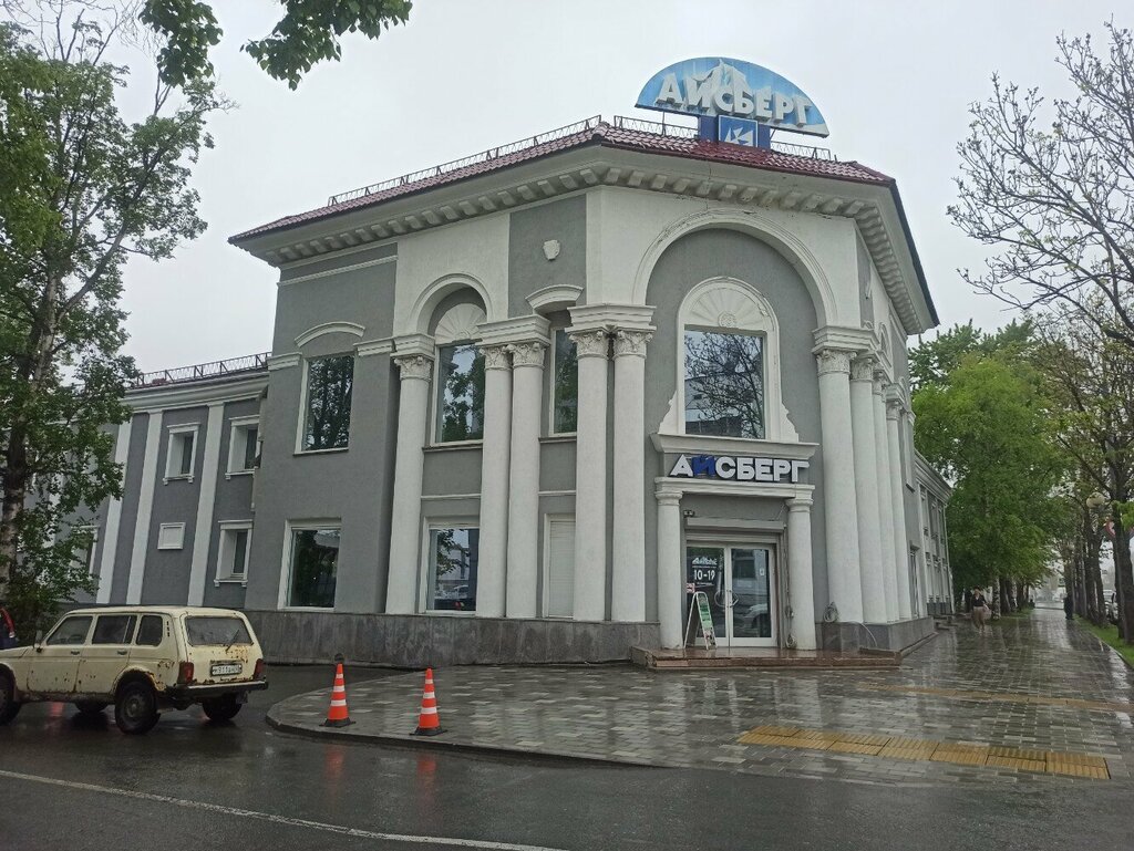 Giyim mağazası Отдел распродаж мужской одежды, Sakhalinsk, foto