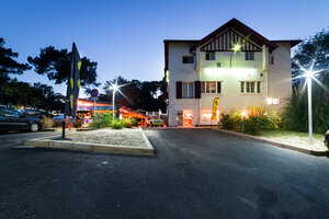 Jo&joe Hossegor Hotel - Hostel (Nouvelle-Aquitaine, Landes, Arrondissement de Dax, Soorts-Hossegor, Avenue de Gaujacq, 458), otel