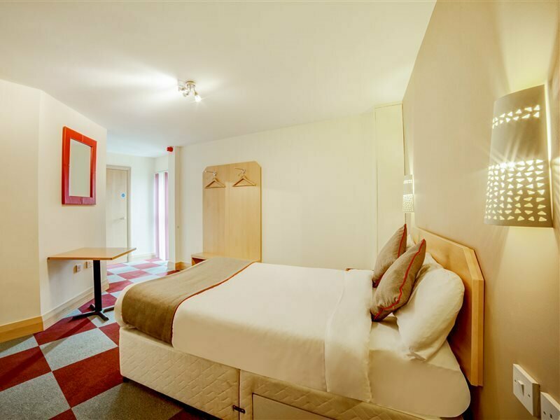 Otel Oyo Chase Suites, İngiltere, foto
