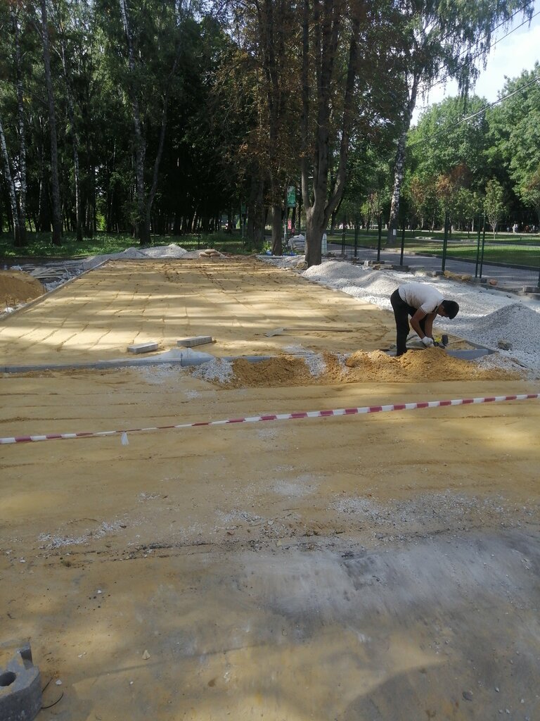 Park, sokak heykeli Девушка, хлеб, соль, Tula, foto