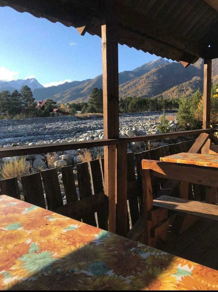 Otel Dom u reki, Buriatya, foto