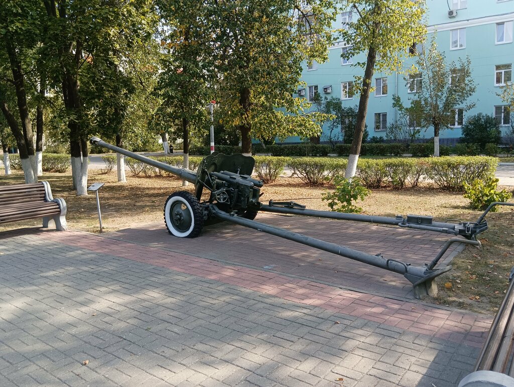 Teknoloji anıtı Дивизионная пушка Д-44, Dzerjinsk, foto