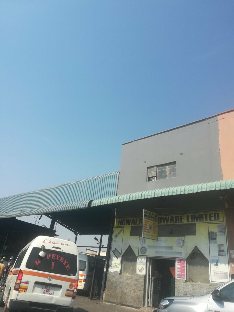 Ev temizlik ürünleri Ngwala Hardware, Lusaka, foto