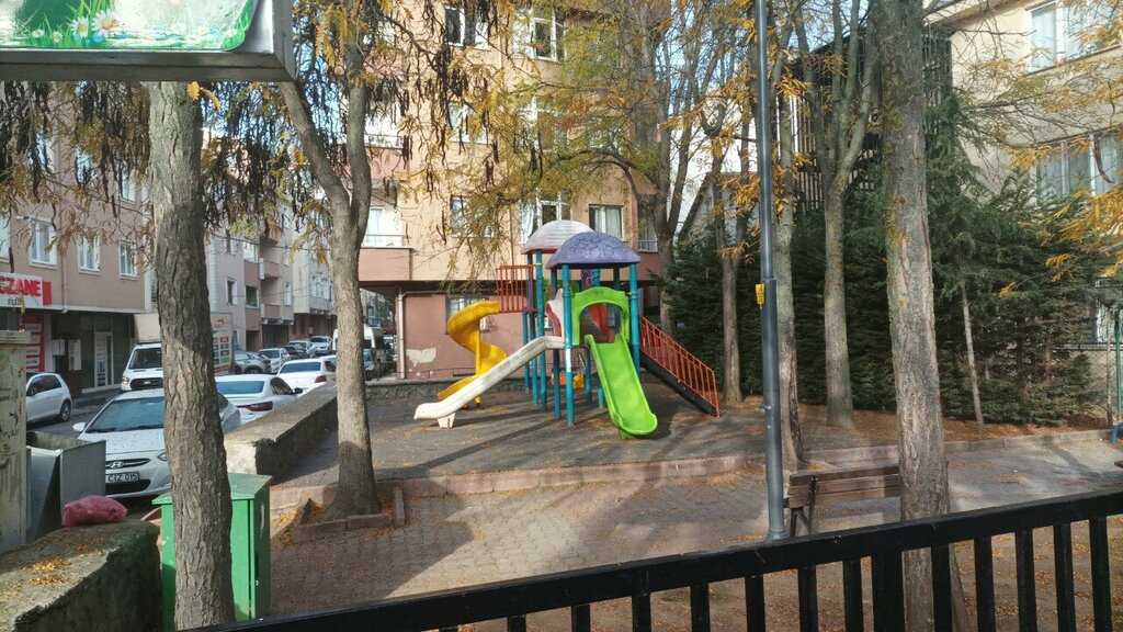 Parklar ve ormanlar Remzi Çakar Çocuk Parkı, İstanbul, foto