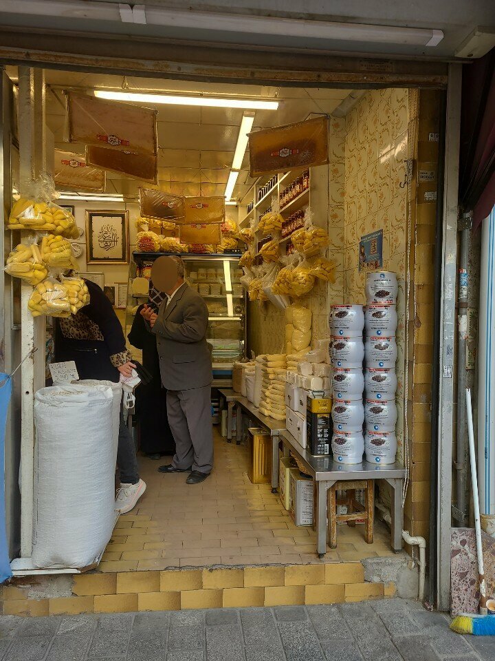 Kasap, şarküteri Trabzonlu Kardeşler Gıda Pazarı, İstanbul, foto