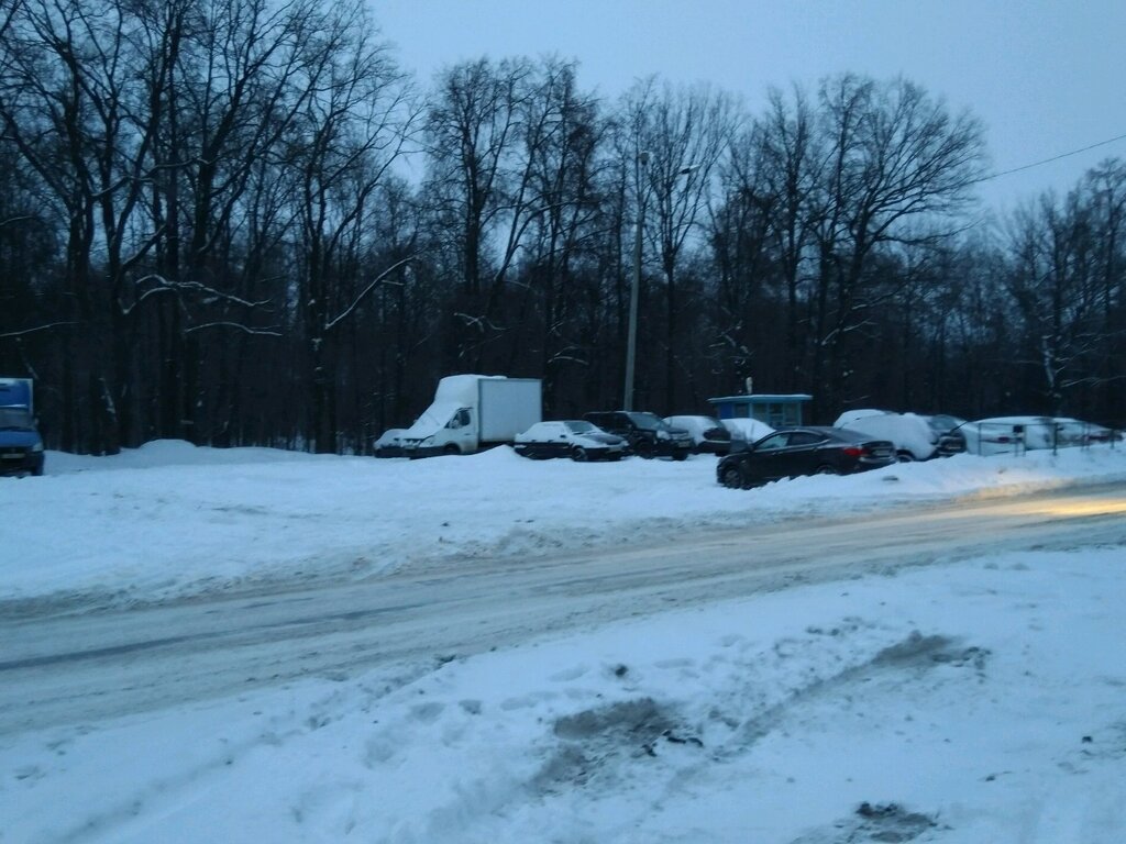 Otoparklar Parking lot, Kazan, foto