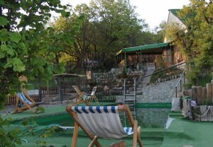 Dom Tennisa (No:219, СНТ Каменское), otel  Aluşta'dan