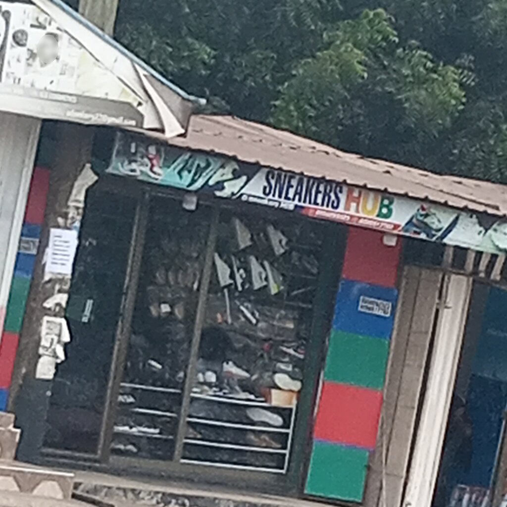Ayakkabı mağazaları Sneakers Hub, Dünya, foto