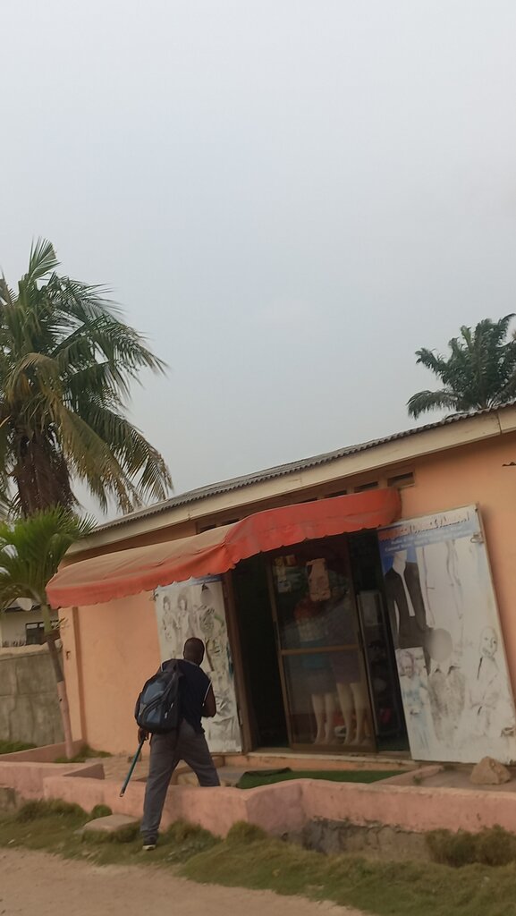 Giyim mağazası Gioqueen Unisex Fashion, Akra, foto