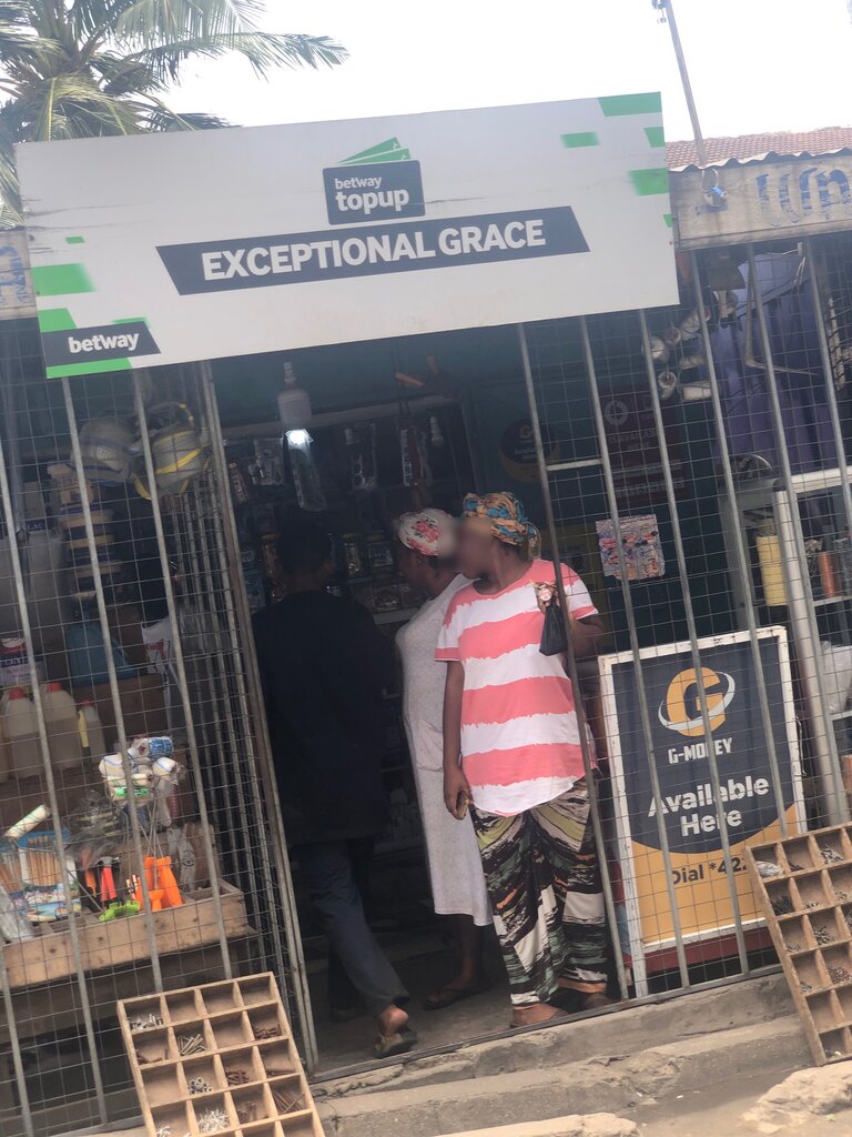 Para transferleri Exceptional Grace, Akra, foto