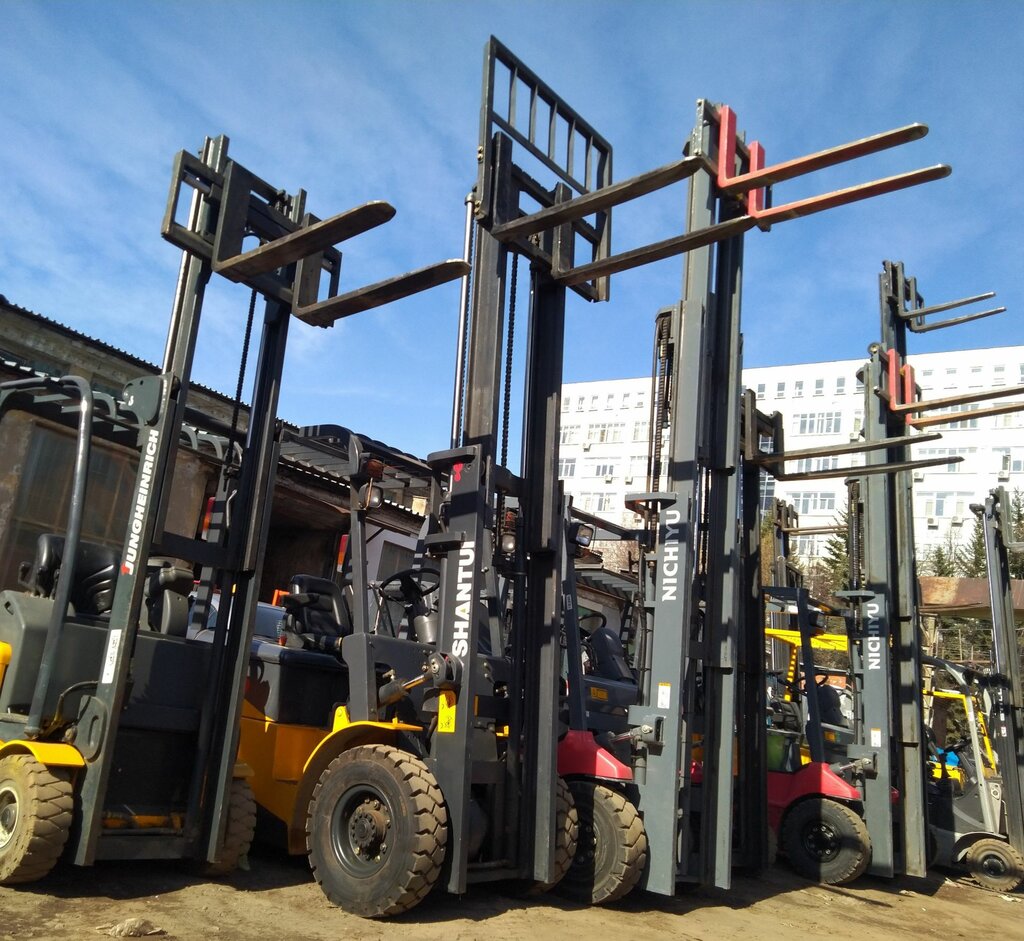 Özel ekipman yedek parçaları Razborka Pogruzchikov, Moskova, foto