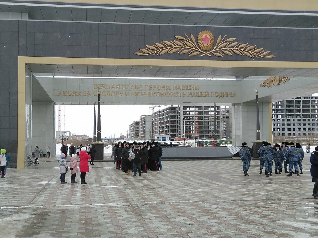 Anıt, heykel Пантеон 65-летия Победы, Salehard, foto