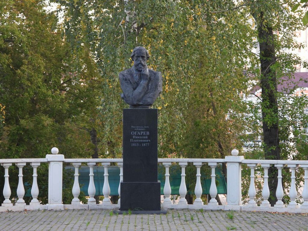 Anıt, heykel Н.П. Огарёв, Saransk, foto