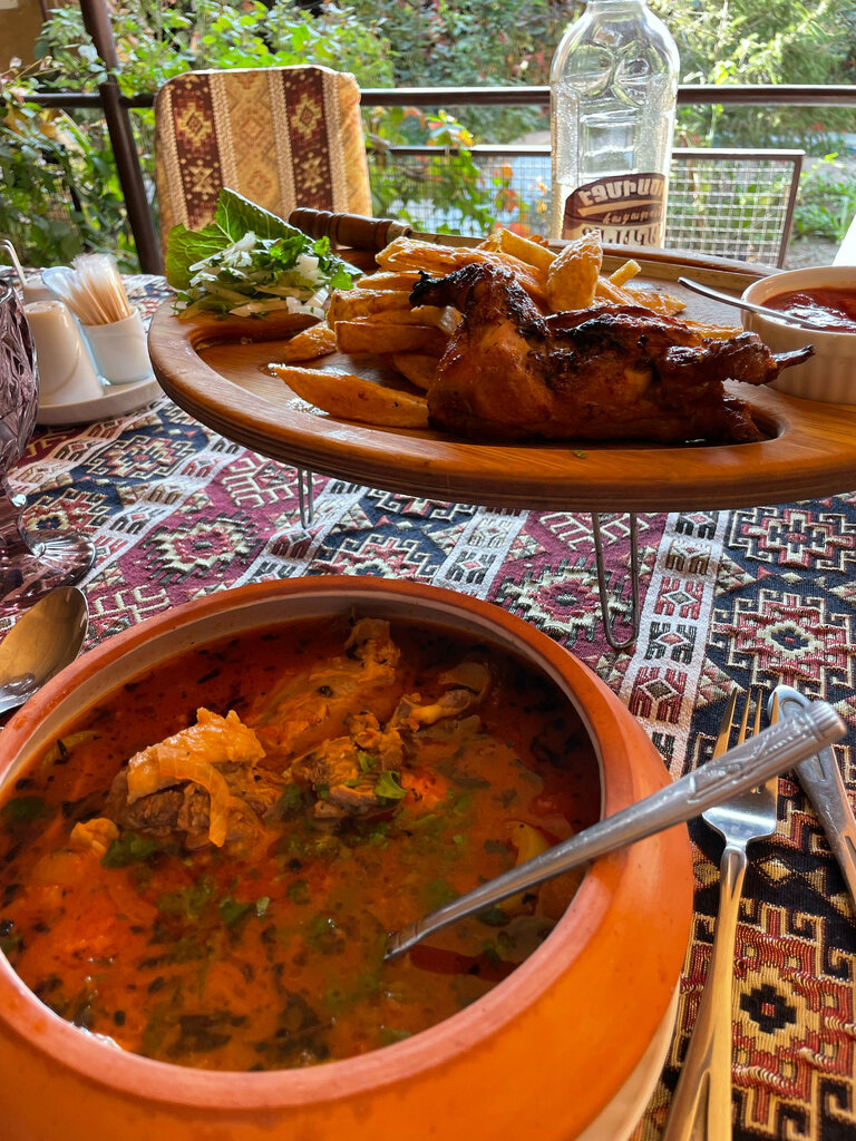 Restoran Ejmiacin Hacatun, Vağarşapat, foto