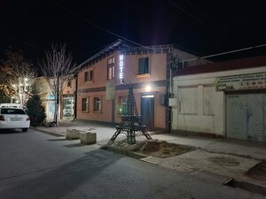 Family Guest House - Friends-J (Sayaxatshilar koʻchasi No:26A, Nukus), otel  Nukus'tan