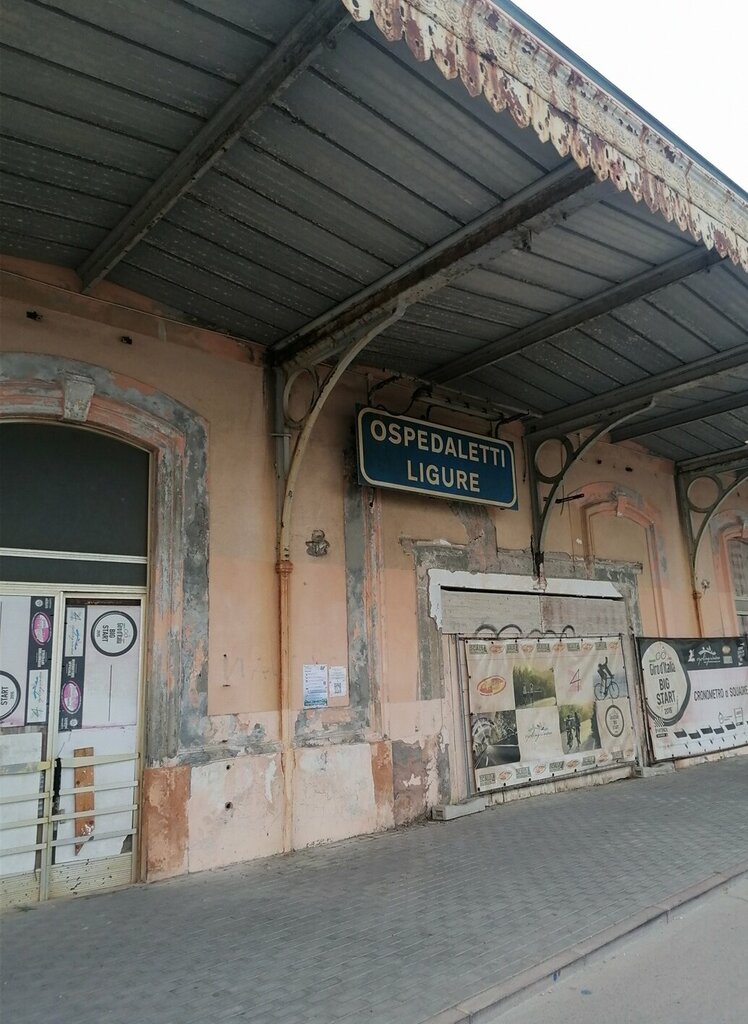 Tren istasyonu Ospedaletti Ligure, Ligurya, foto