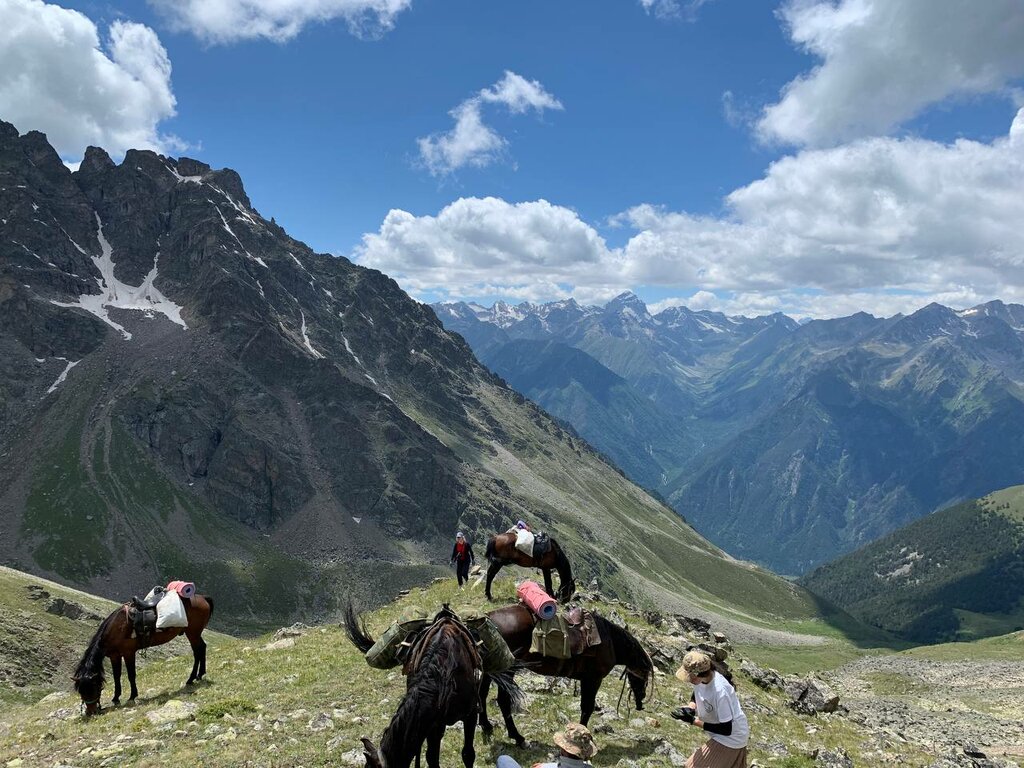 At ve binicilik kulüpleri Vsadnik gor, Karaçay‑Çerkez Cumhuriyeti, foto