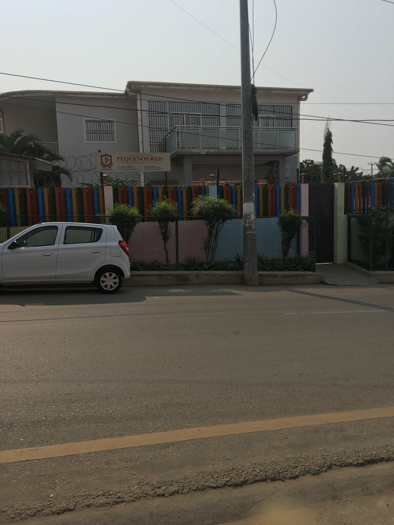 Ortaokul Centro Educacional Pequenos Reis, Loanda, foto