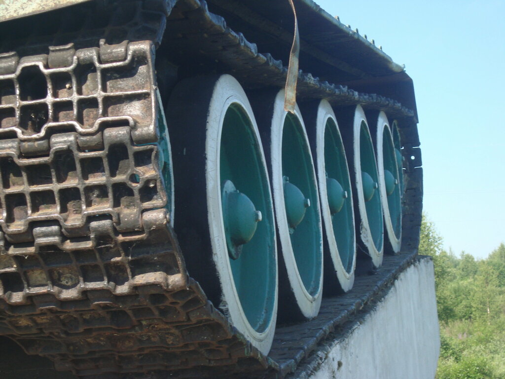 Teknoloji anıtı Танк Т-34, Smolenskaya oblastı, foto